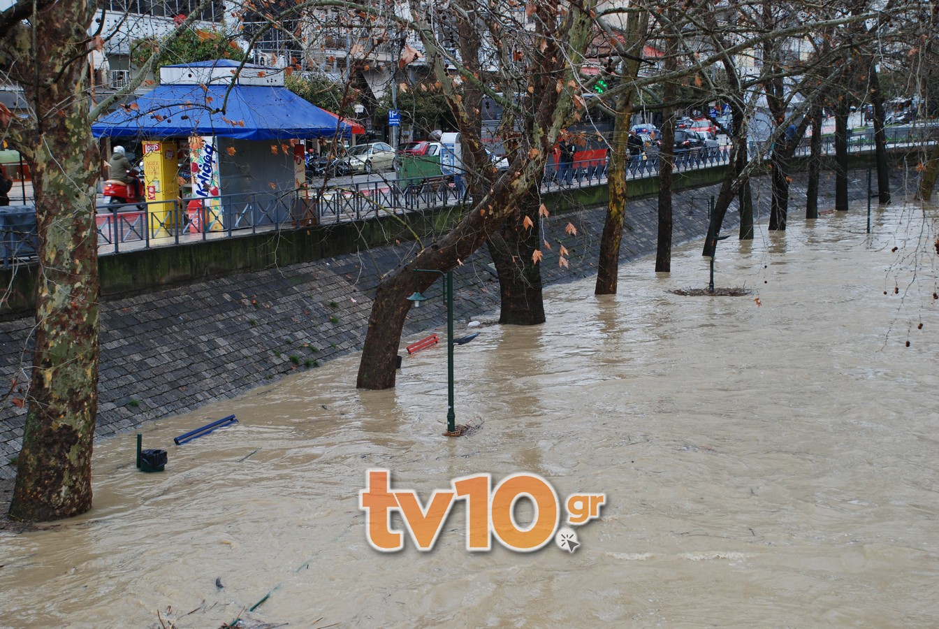 "Φουσκώνει" επικίνδυνα ο Ληθαίος (ΦΩΤΟ) - TV10