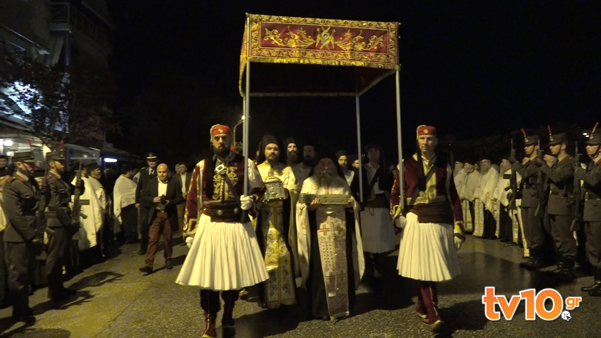 Με άστατο καιρό και μεγαλοπρέπεια η Λιτάνευση της Τιμίας Κάρας του ...