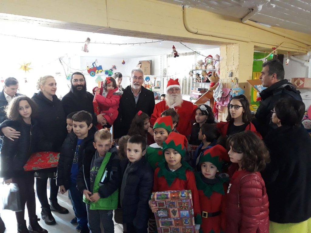 Δώρα και παιχνίδια για τα παιδιά των πολύτεκνων - TV10