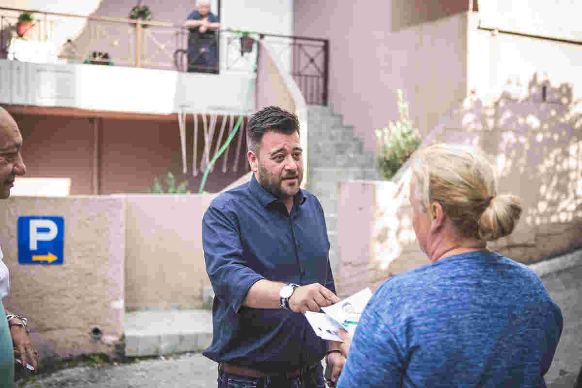 Ο Ηλιάδης και ο… ήλιος του ΠΑ.ΣΟ.Κ. - TV10