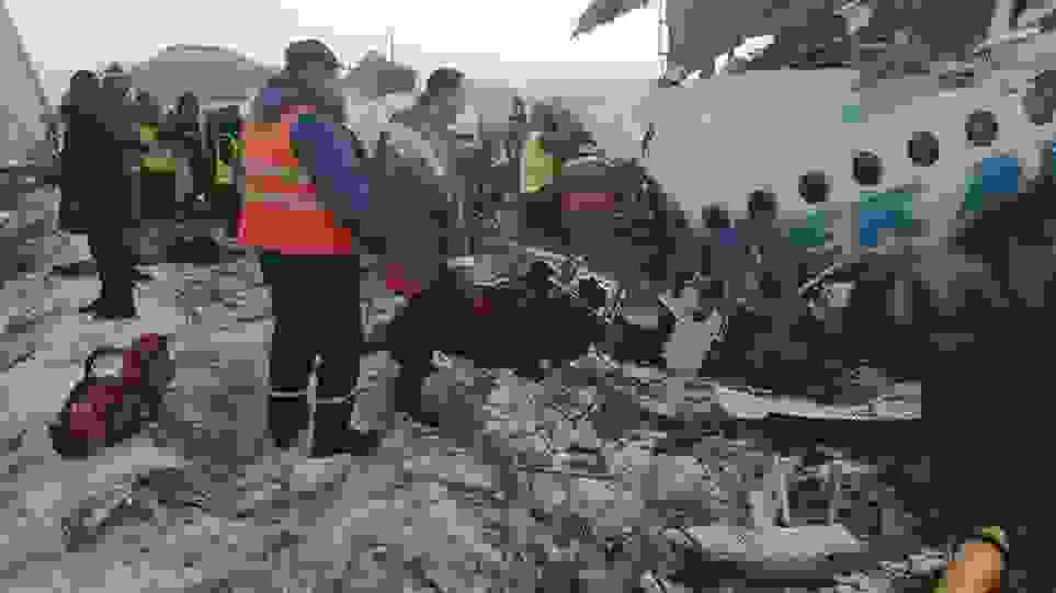Τουλάχιστον 15 νεκροί από τη συντριβή του αεροπλάνου σε διώροφο κτίριο ...