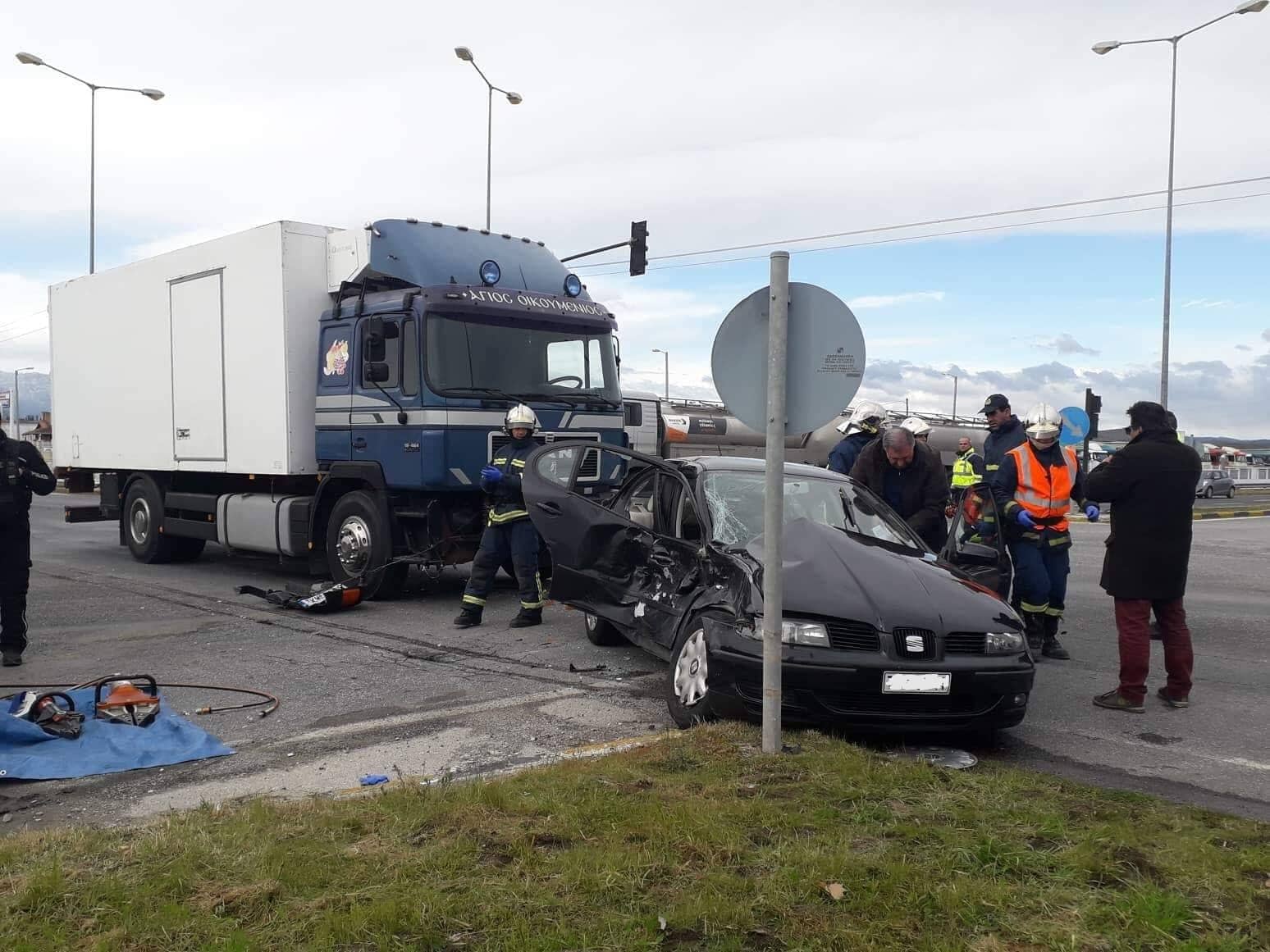 Τρίκαλα: Σοβαρό τροχαίο στον κόμβο Μεγαλοχωρίου (φωτο) - TV10