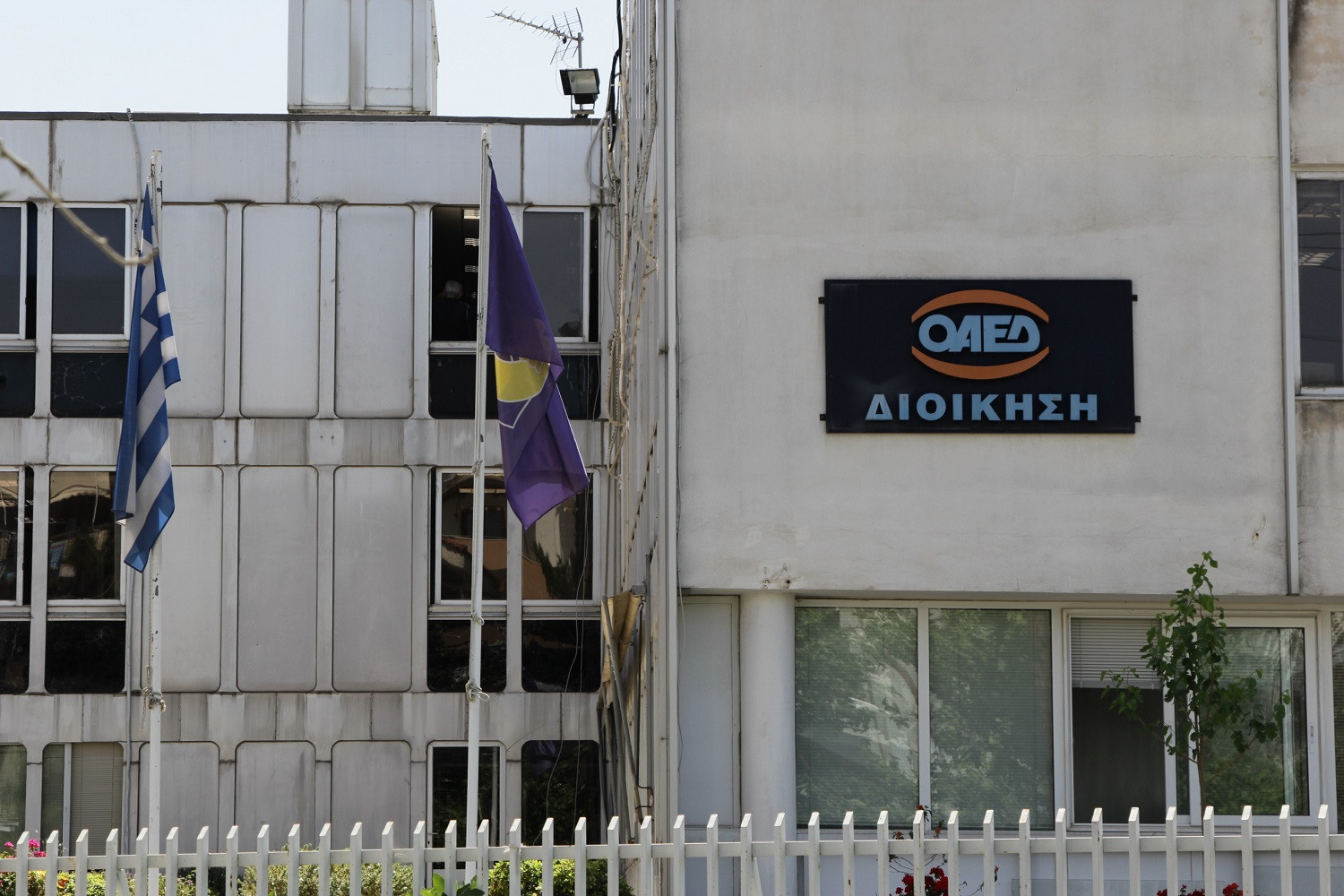 Αναστέλλονται δυο προγράμματα για ανέργους του ΟΑΕΔ λόγω κορονοιου - TV10