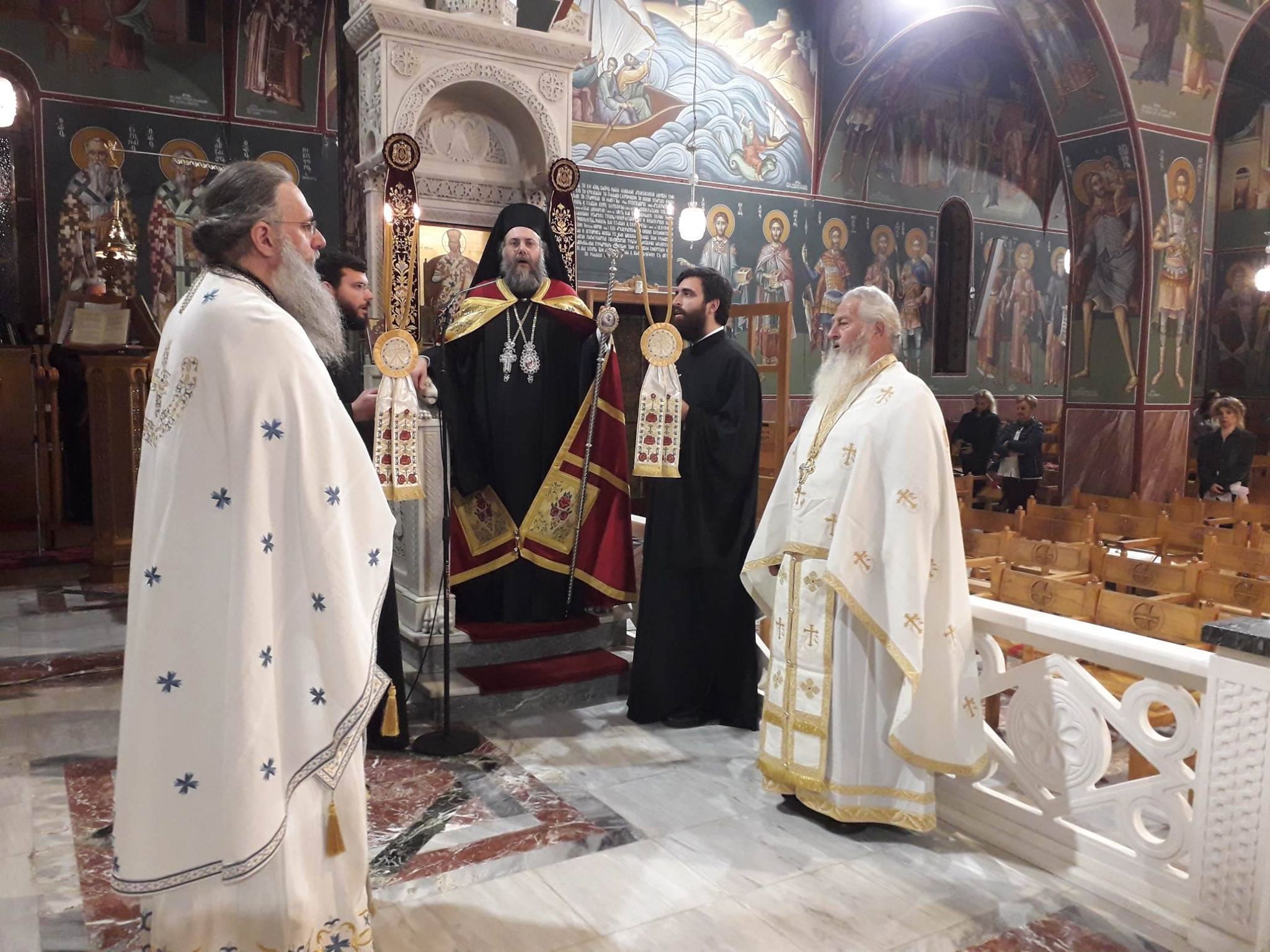 Συγκινεί η αγρυπνία για την απόδοση του Πάσχα στα Τρίκαλα (φωτο) - TV10