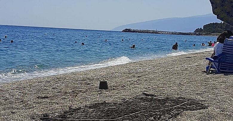 Αγιόκαμπος: Η παραλία με το στρώμα… κρεβατιού και όχι θαλάσσης (φωτο ...