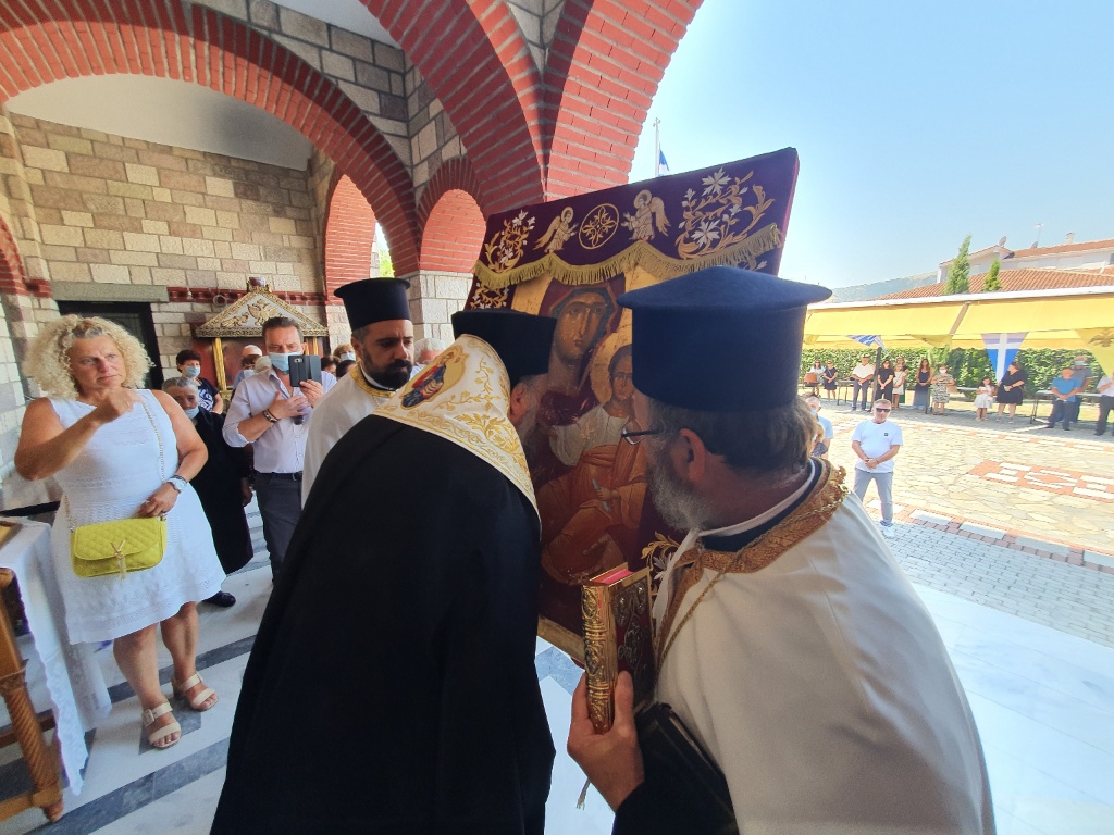 Υποδοχή της εικόνας της Παναγίας Οδηγήτριας στην Οιχαλία Τρικάλων (φωτο ...