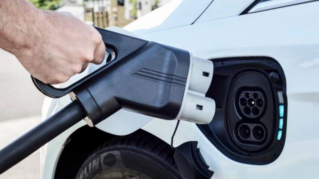 Ηλεκτροκίνηση: Ανοίγει η πλατφόρμα για τις επιδοτήσεις – Ποιοι είναι οι ...