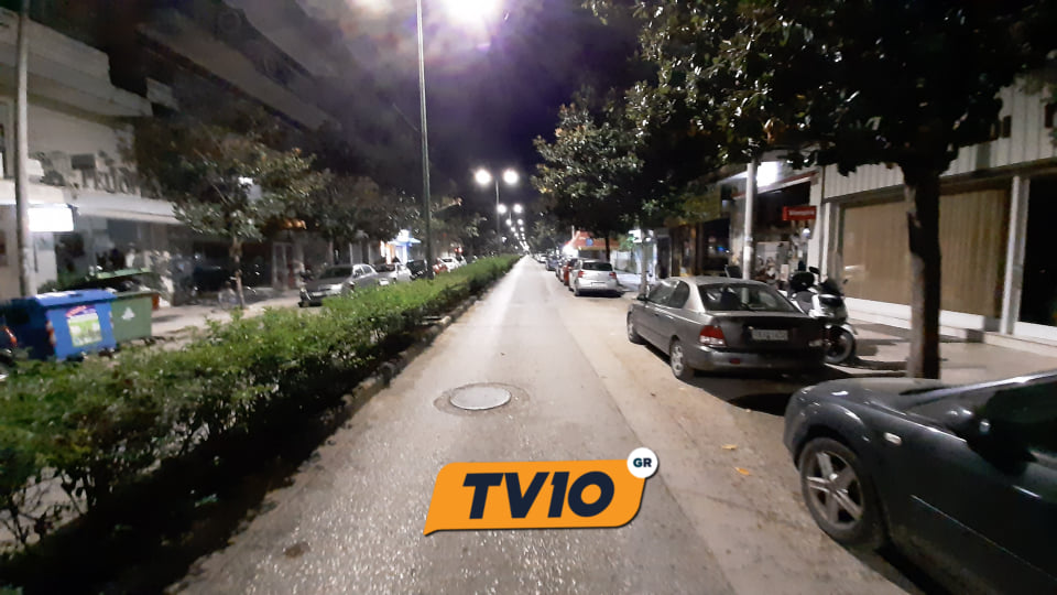 Τρίκαλα: Έρημη πόλη τη νύχτα λόγω της απαγόρευσης κυκλοφορίας (βίντεο ...
