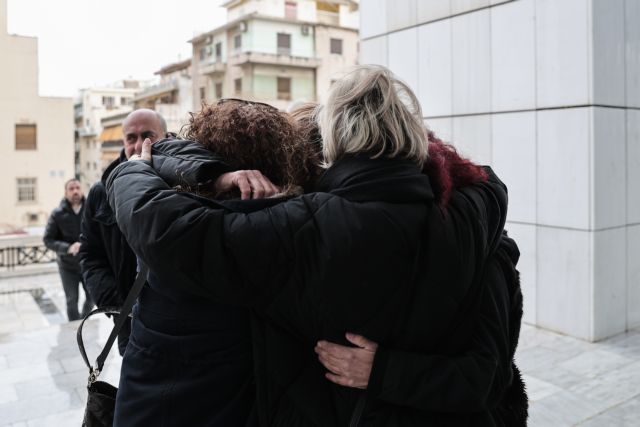 Συγκλόνισε το δικαστήριο ο πατέρας της Ελένης Τοπαλούδη: «Δεν άντεξα να ...
