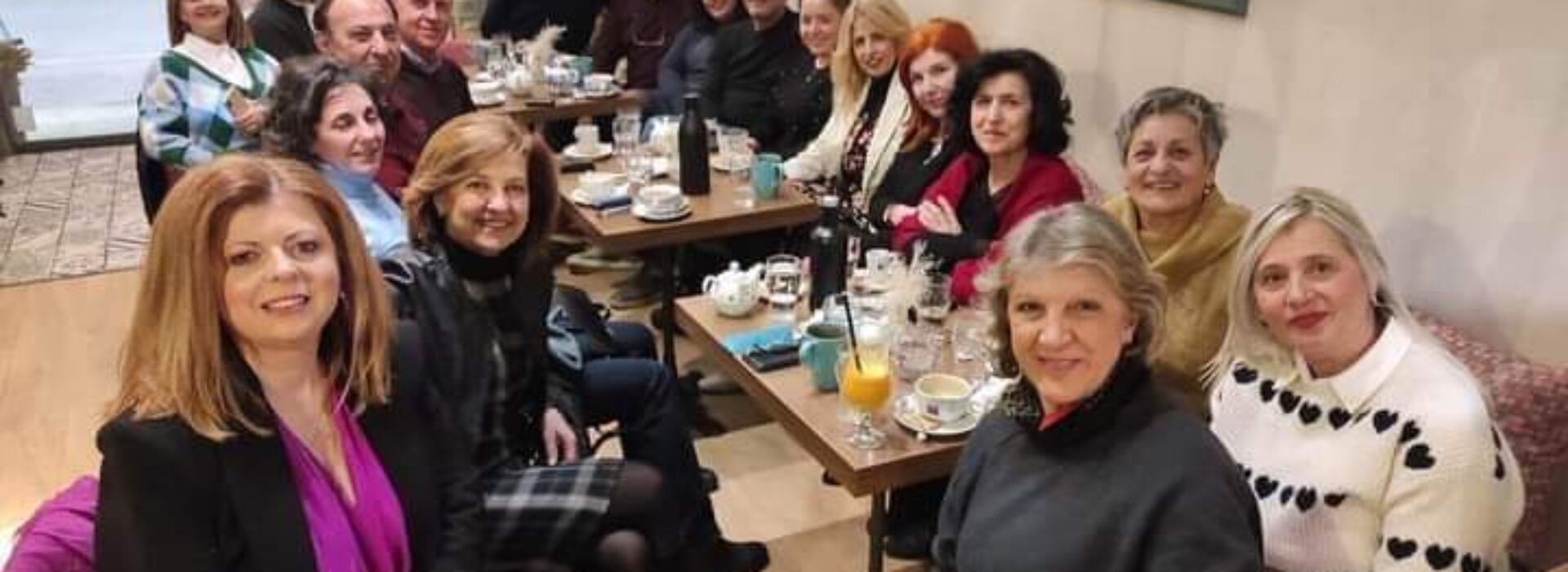 Η θεατρική ομάδα των εκπαιδευτικών έκοψε την πίτα και ετοιμάζει νέα ...