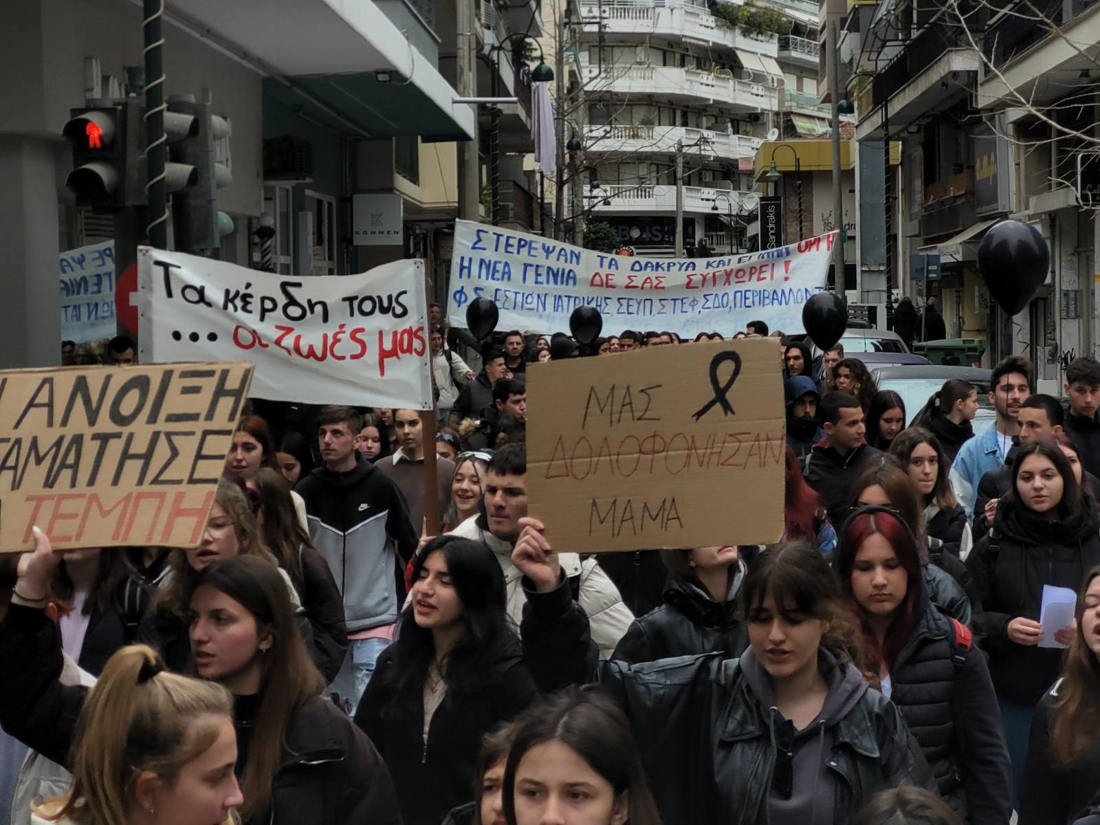 Γέμισαν ξανά οι Λαρισαίοι τους κεντρικούς δρόμους της Λάρισας - TV10