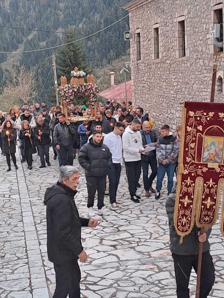 Η περιφορά του Επιταφίου στο Γαρδίκι (φώτο) - TV10