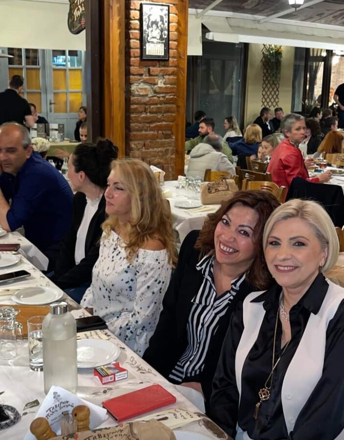 Αποχαιρετιστήριο δείπνο συνταξιοδότησης για εργαζόμενη του Γ.Ν Τρικάλων ...