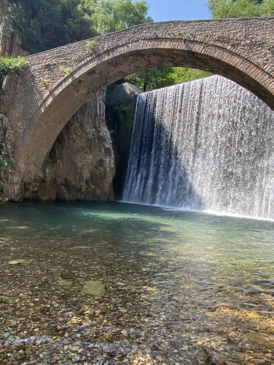 Καταρράκτης Παλαιοκαρυάς στα Τρίκαλα: «Μαγικό» σκηνικό για τα γυρίσματα ...