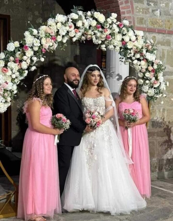 Με τα ιερά δεσμά του γάμου ενώθηκαν ο Γιώργος Τάλης και η Βάνα Λιούλιου ...