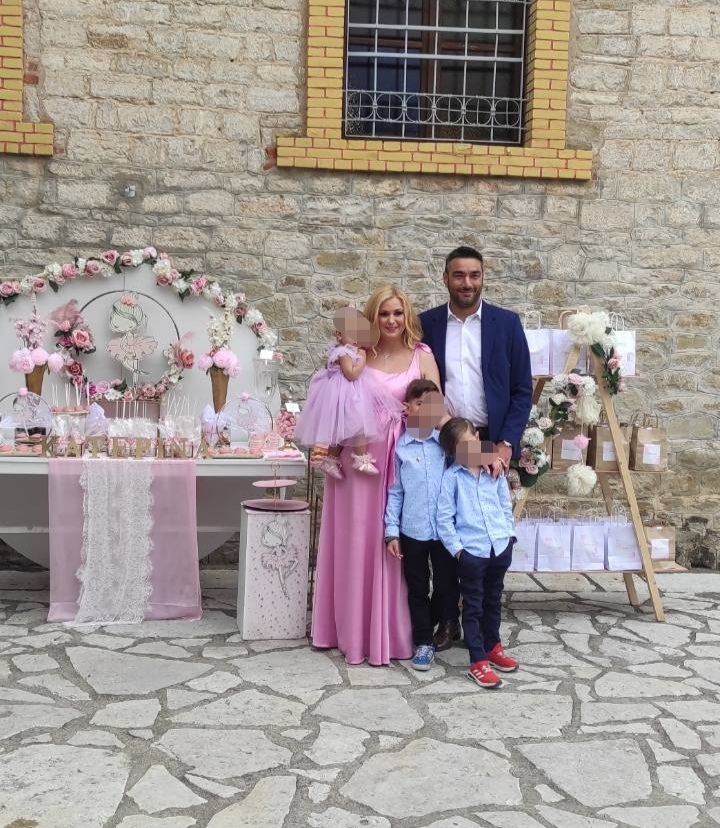 Η οικογένεια Ζήρα βάπτισε την κορούλα της στον Ι.Ν.Παναγίας Φανερωμένης ...