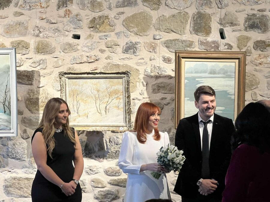 Ο πολιτικός γάμος της Βικτώριας Βράκα και του Βησσάρη Μπασδαγιάννη στο ...