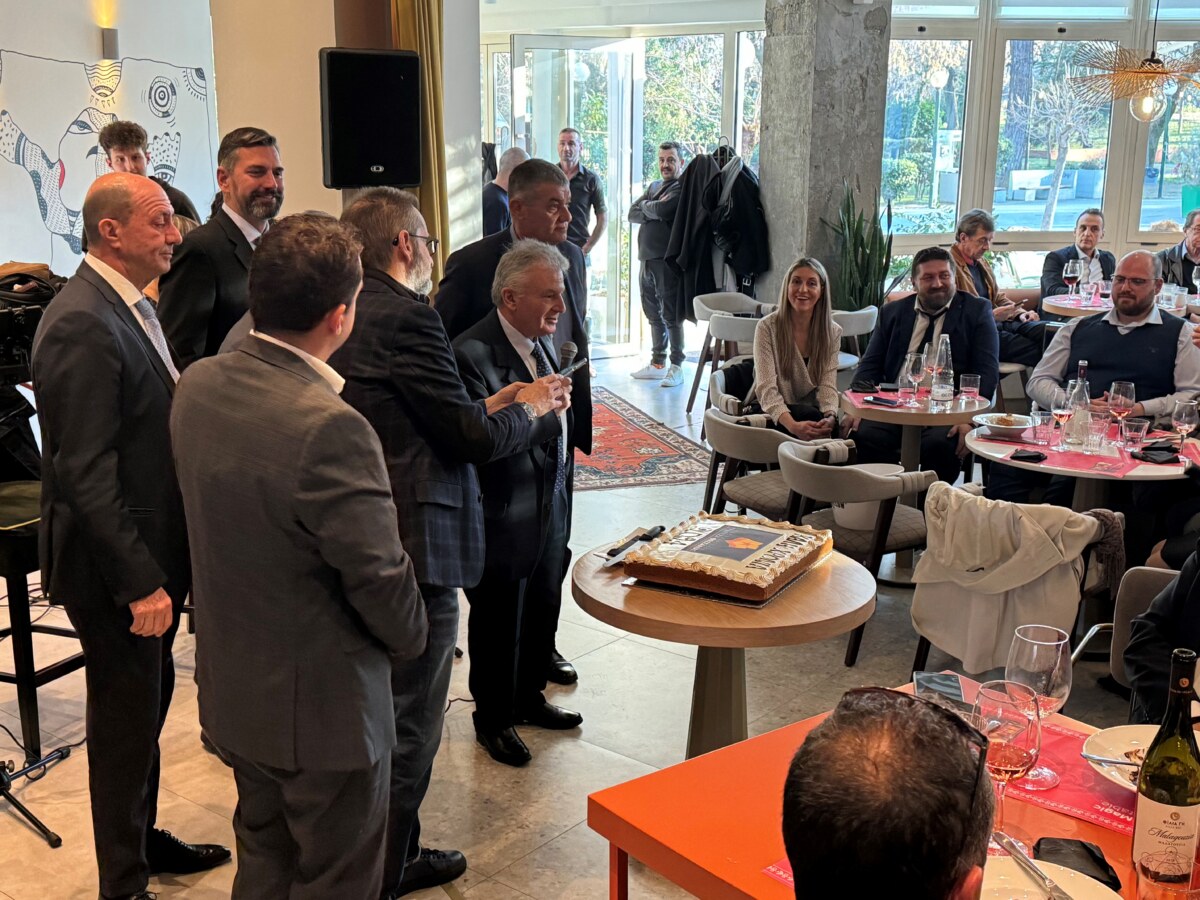 Η Συνεταιριστική Τράπεζα Θεσσαλίας έκοψε την πρωτοχρονιάτικη πίτα της ...