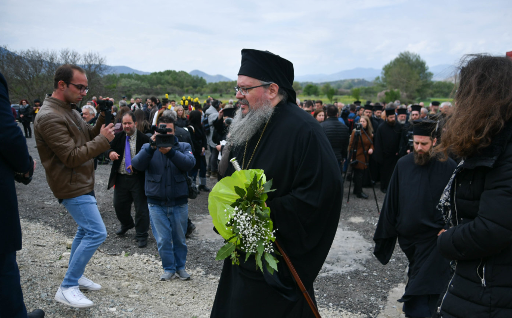 Θεία Λειτουργία και Μνημόσυνο από τον Μητροπολίτη Λαρίσης Ιερώνυμο για ...