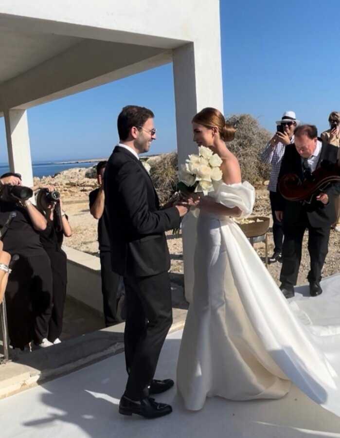 Νίκος & Κριστίνα: Ο ρομαντικός γάμος του τρικαλινού γιατρού στην Κύπρο ...