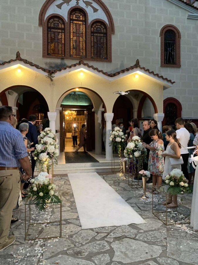 Με τα ιερά δεσμά του γάμου ενώθηκαν ο Μιχάλης και η Ευαγγελία, στον Ι.Ν ...