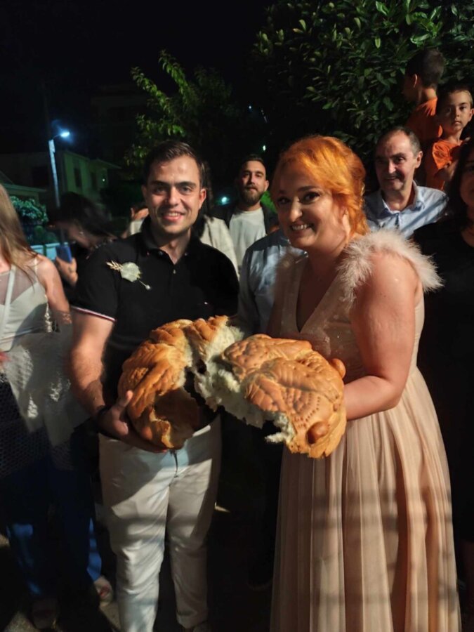 Με τα ιερά δεσμά του γάμου ενώθηκαν ο Μιχάλης και η Ευαγγελία, στον Ι.Ν ...